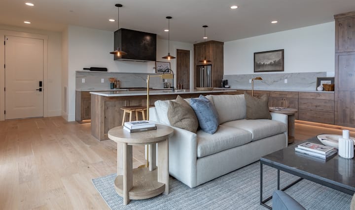 Teewinot + Targhee | Luxury Connected Teton Suites - Driggs, ID
