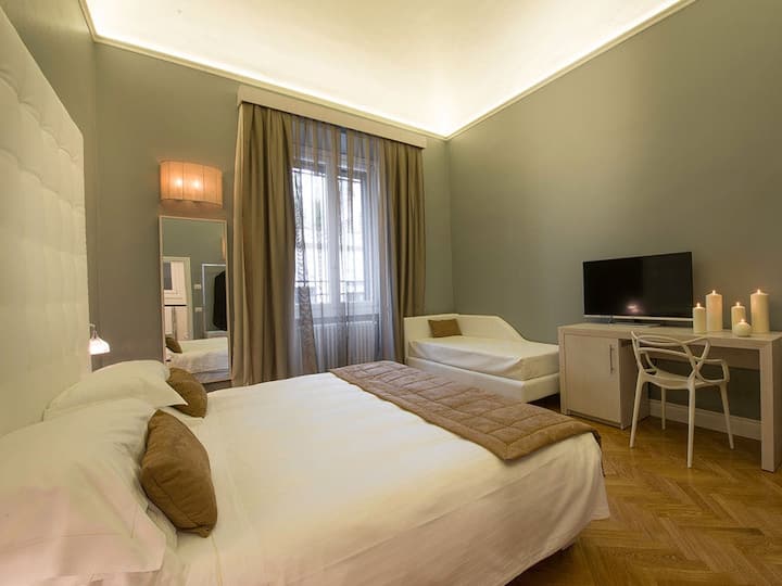 Deluxe – Classic Comfort, Modern Style - Florencia