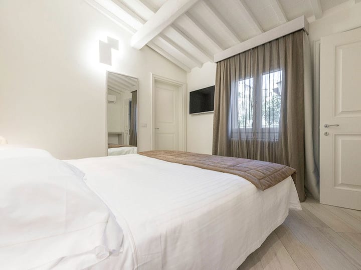 Suite With Garden View – Space And Serenity - Florence