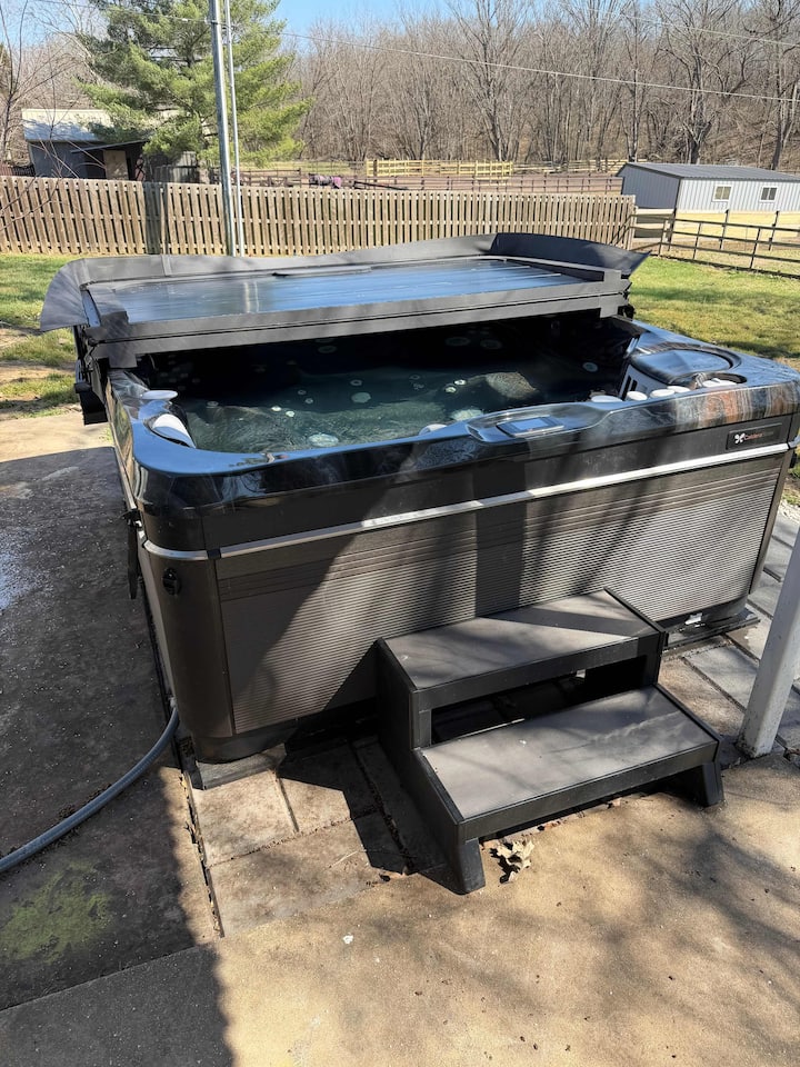 Peaceful Spaulding Orchard Home And Hot Tub - Springfield, IL