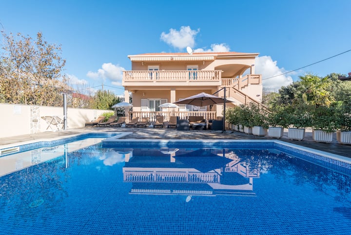 Holiday Home Lolita With Pool - Zadar