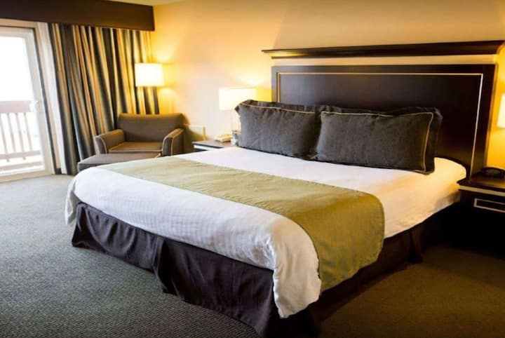 King Room | Lighthouse Hotel | Seaside Retreat - Pacifica, CA