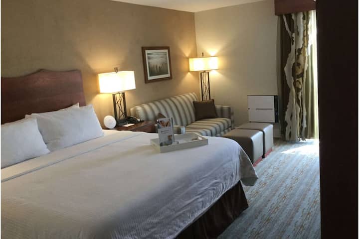 Wyndham Visalia | 1 King Bed | Near Downtown - Visalia, CA