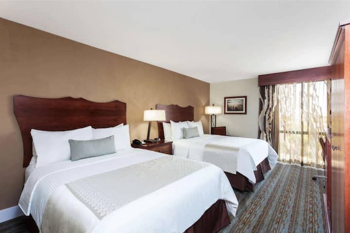 2 Queen Beds | Wyndham Visalia | Near Parks - Visalia, CA