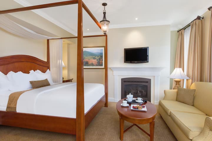 King Jr. Suite L George Washington L Fireplace - Winchester, VA