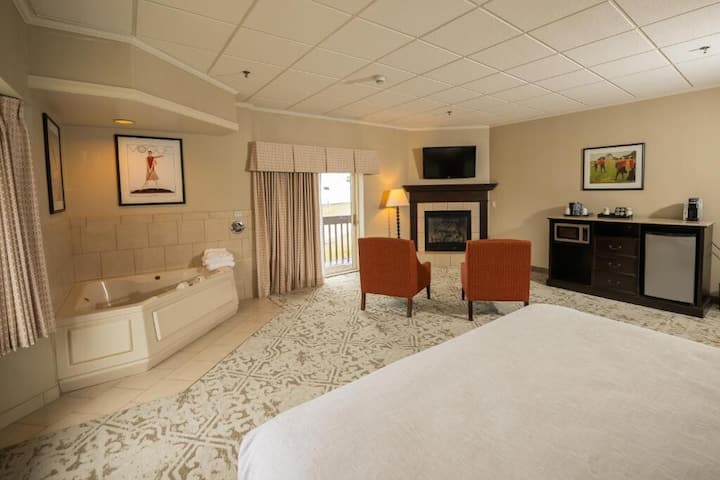 Peek’n Peak | King Presidential Studio | Pools - Findley Lake, NY