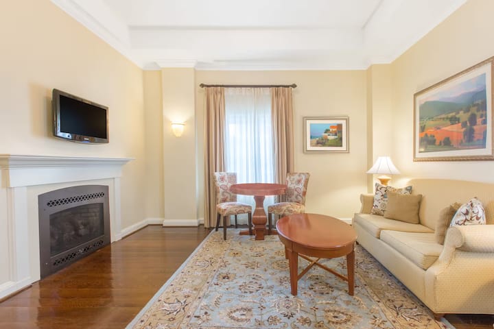 George Washington L King Suite L Walk To Shops - Winchester, VA