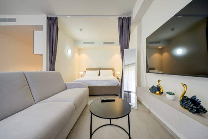 Mercury 217 - 2x Pool Cards Access & Shopping Mall - Málta