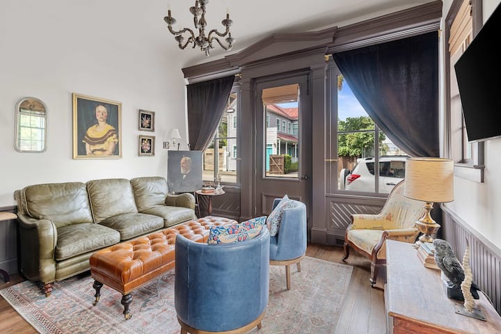 Unique & Full Of Charm! Parking + 1 Block To King - Charleston, SC
