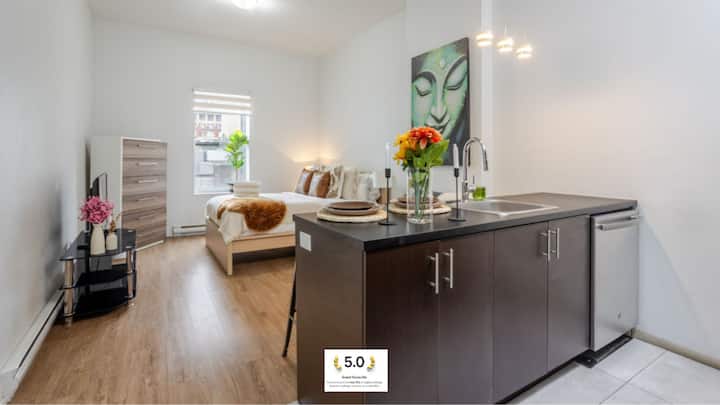 Elegant Bishop Apartment – Downtown Gem - Montreal