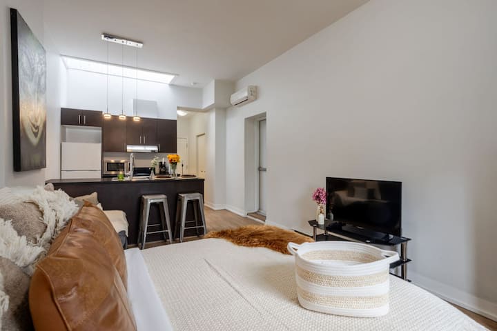 Elegant Bishop Apartment – Downtown Gem - Montreal