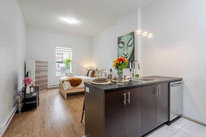 Elegant Bishop Apartment – Downtown Gem - Montreal
