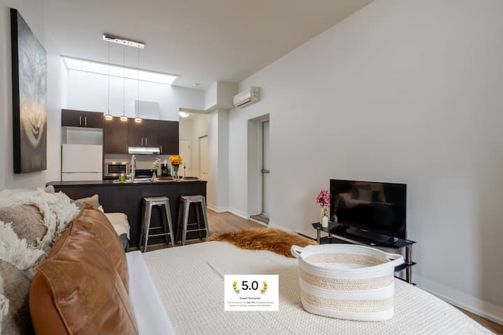 Elegant Bishop Apartment – Downtown Gem - Montreal