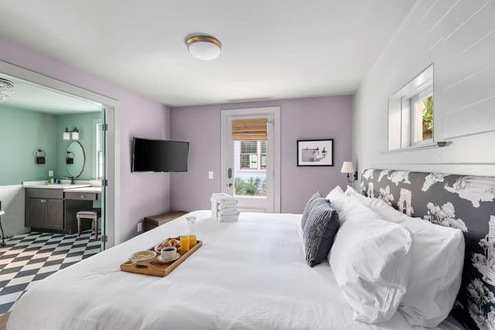 Bright 3bd W. Parking, 1 Block To King St! - Charleston, SC