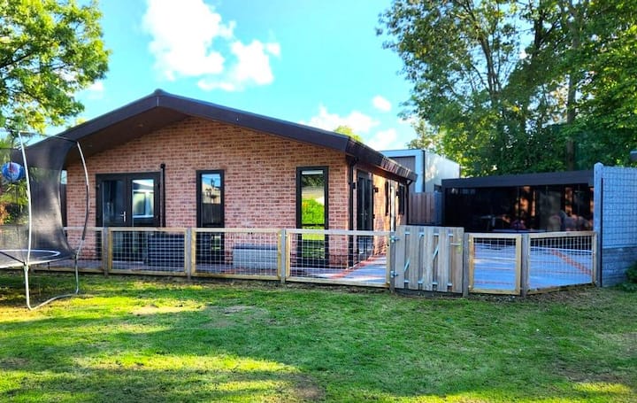 Brick Lodge Met Hottub | 6 Personen - Arnhem