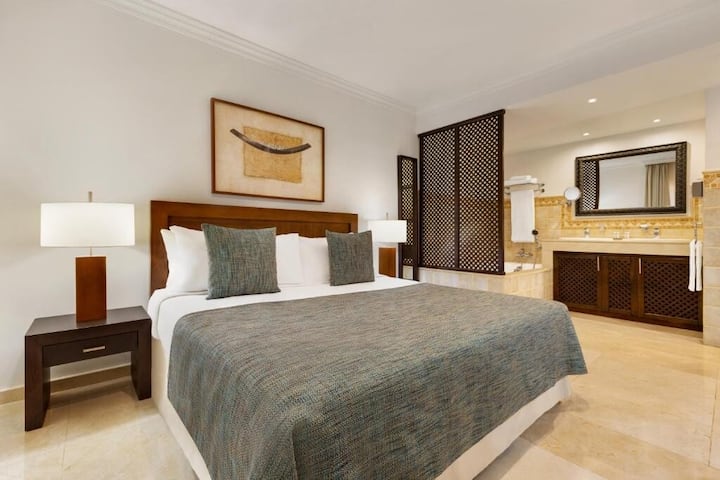 Relaxing Ocean Stay W/ Hot Tub, Pool & Kitchen - Adeje