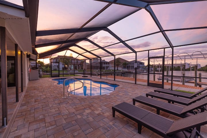*New/waterfront/heated Pool/open Floor Plan/fun! - Hernando Beach, FL