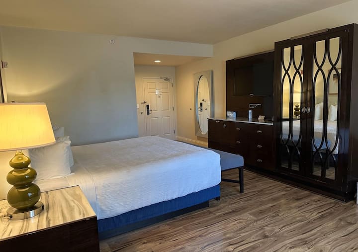 Pet-friendly Stay W/ Free Parking | Pet-friendly - Roseville, CA
