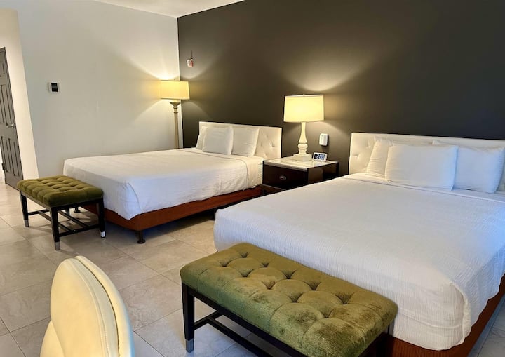 2 Queen Premier | Rocklin Park | Pet-friendly - Roseville, CA