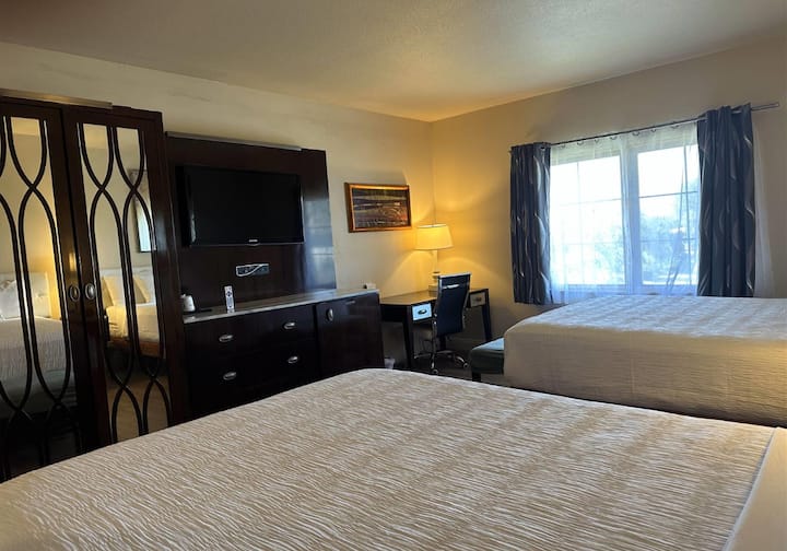 2 Queen | Rocklin Park Hotel | With Balcony - Roseville, CA
