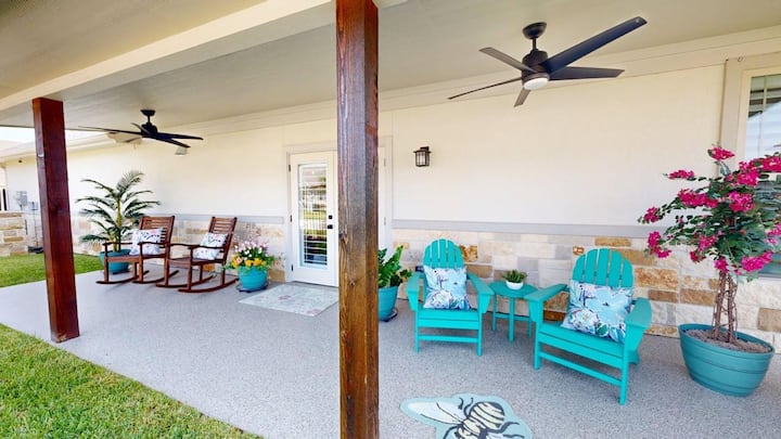 Magnolia Villa ~ Outdoor Porch+relaxation - College Station, TX