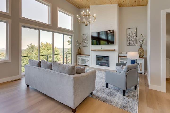 Mtn-view Decks & Fire Pit: Quiet Brasstown Escape - Murphy, NC