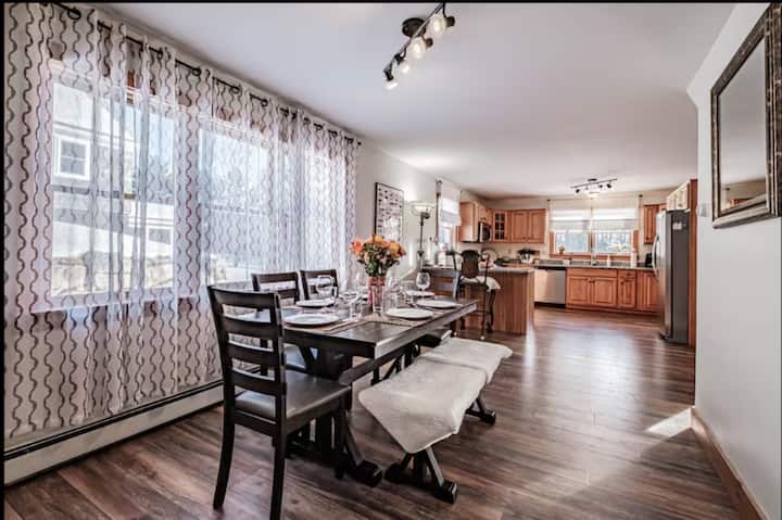 Near Bethel Downtown! W/ Hottub, Sauna & Game Room - Bethel, ME