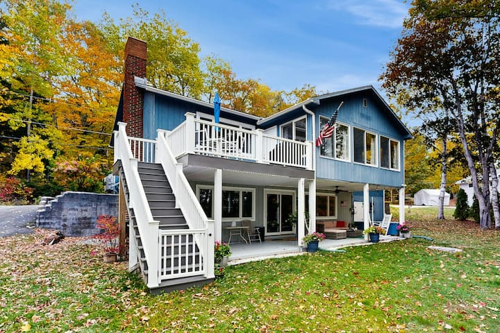 4br Charming Four-season Lakehouse W/deck & Dock - Monmouth, ME