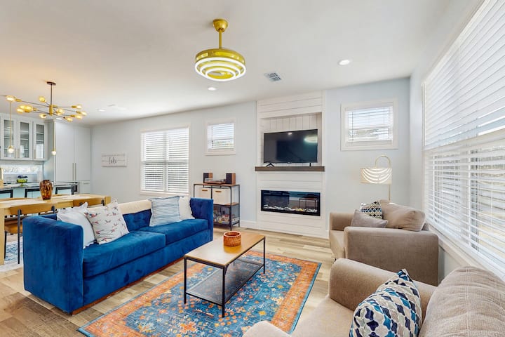 Modern Living In Texas! Home 2 Blocks To Lake Lbj - Horseshoe Bay, TX