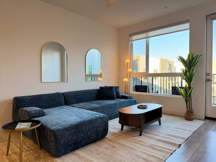 Premium Stay 10 Min From Disneyland W/ Pool & Gym - Irvine, CA