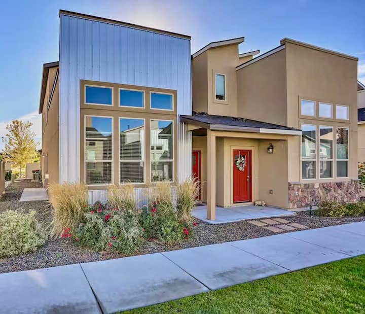 Cajun King Townhome, Village - 3 En-suite Bedrooms - Boise, ID