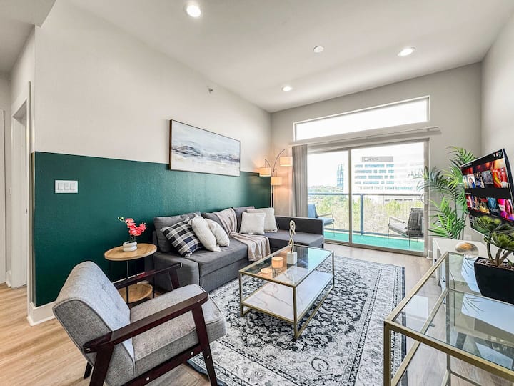 Luxury 2bd | Deep Ellum | Free Parking | Pool+gym - Dallas, TX