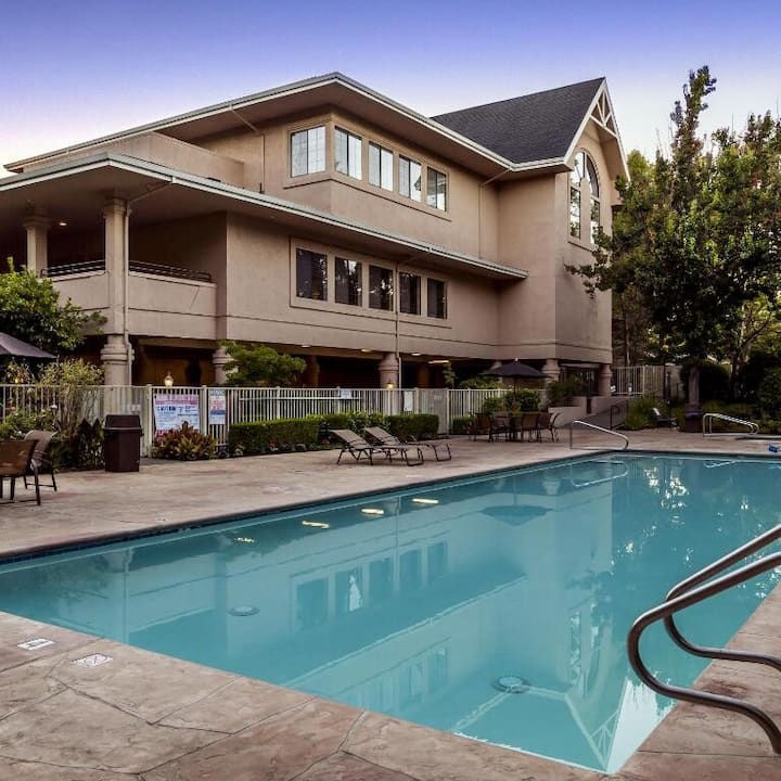 3 Units Studios | Kitchen & Pool| Near Napa River - Yountville, CA