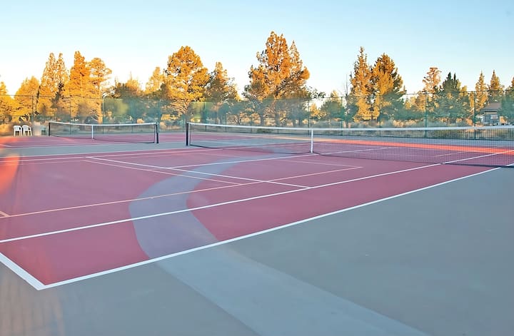 2-bedroom Suite | Pool & Free Parking - Redmond, OR