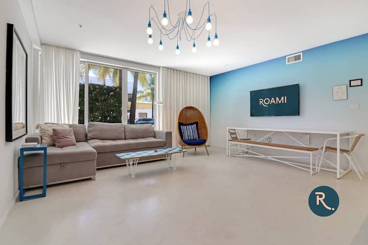 Roami At 250 Collins | 5 Bed Combo | Pool - Miami Beach, FL