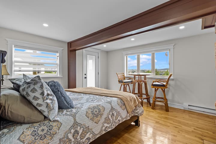 Signal Hill Getaway | 2br | Parking - Saint John's