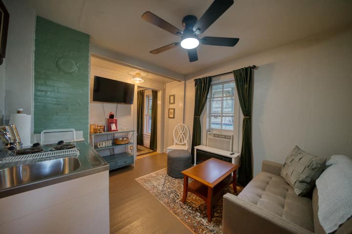 Downtown*mackenzie Ste*piedmont - Eureka Springs, AR