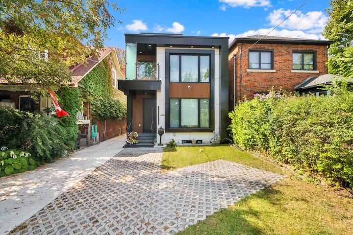 Stunning 5br Custom Built Home! - Toronto