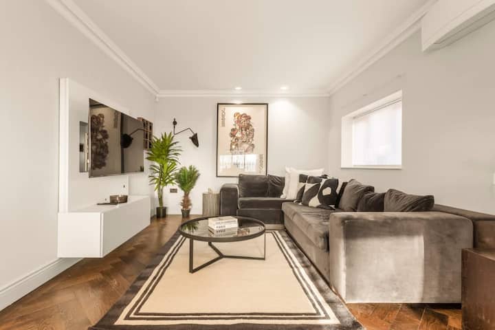 Kensington Mews In Prime Central London - England