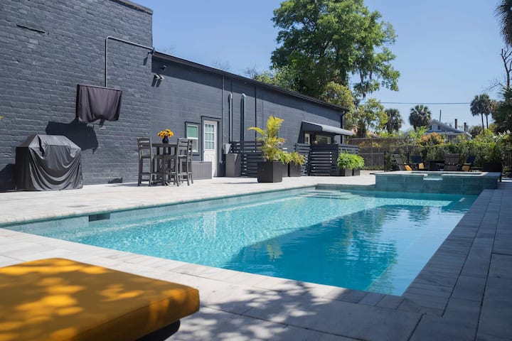 The Pearl & Oasis Duo  Stylish 8br Retreat - Jacksonville, FL