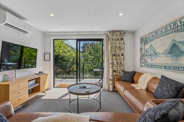 Stylish 2br Queenstown Retreat - Walk To Town - Queenstown