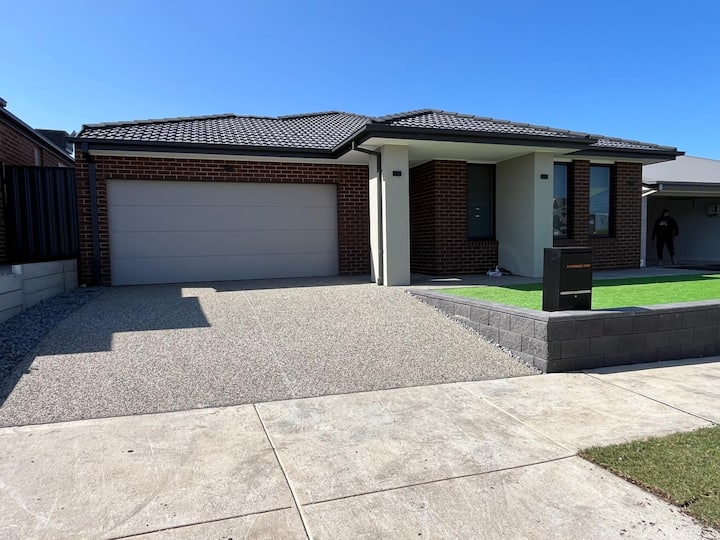 Ideal Family Home Near Parks & Donny With Garage - Beveridge