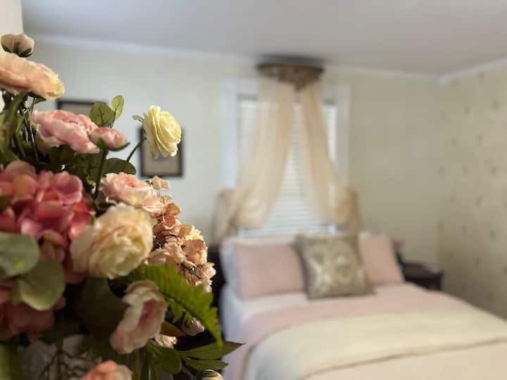 Nannie's Room • Ann Street Inn - Beaufort, NC