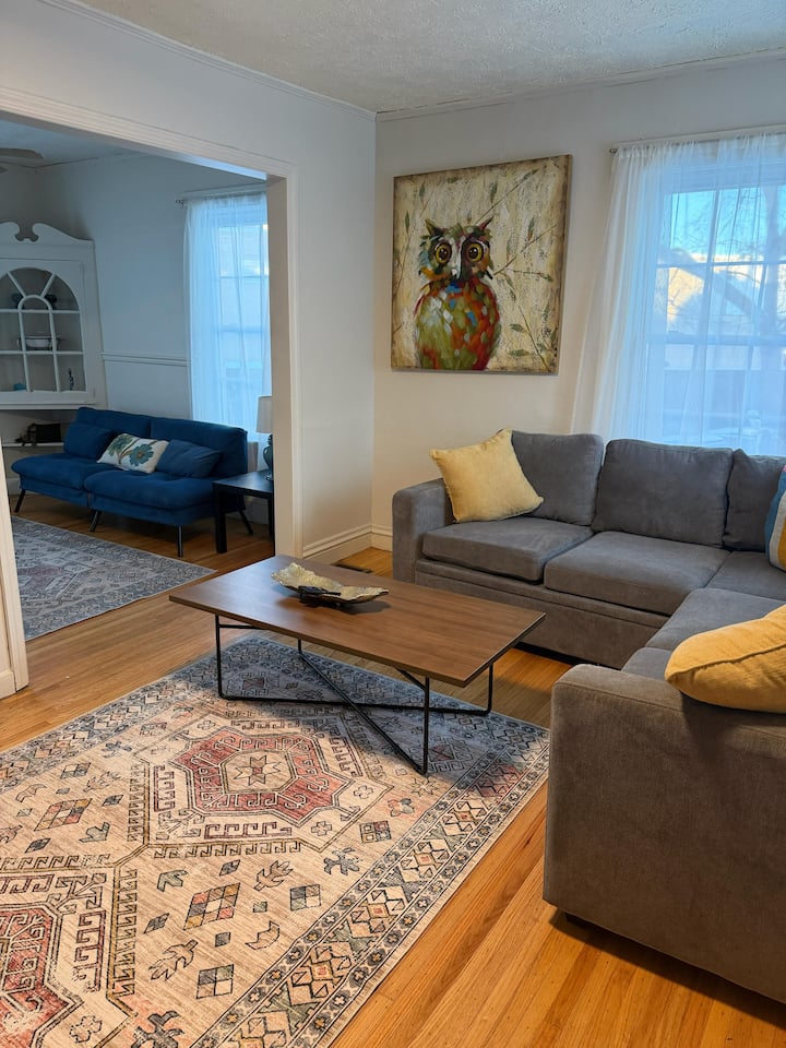 Cozy _rochester Stay_2br Backyard Patio_workspace - Rochester, NY