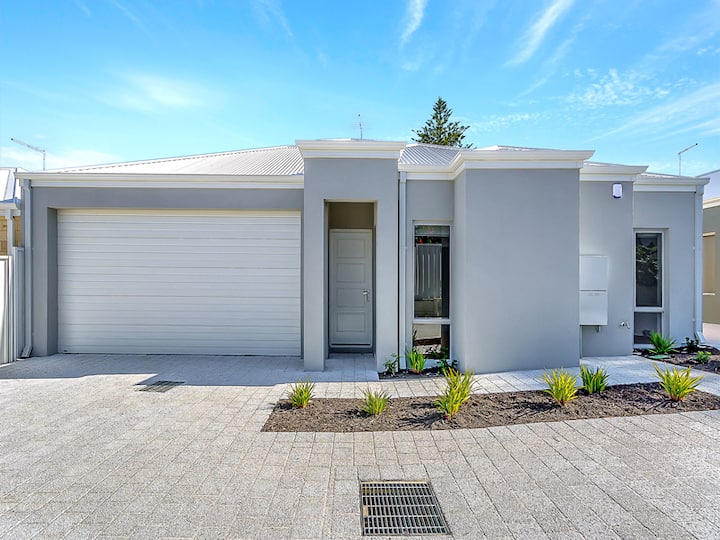 Comfy & Quiet – 3br Family Stay With Courtyard - Perth