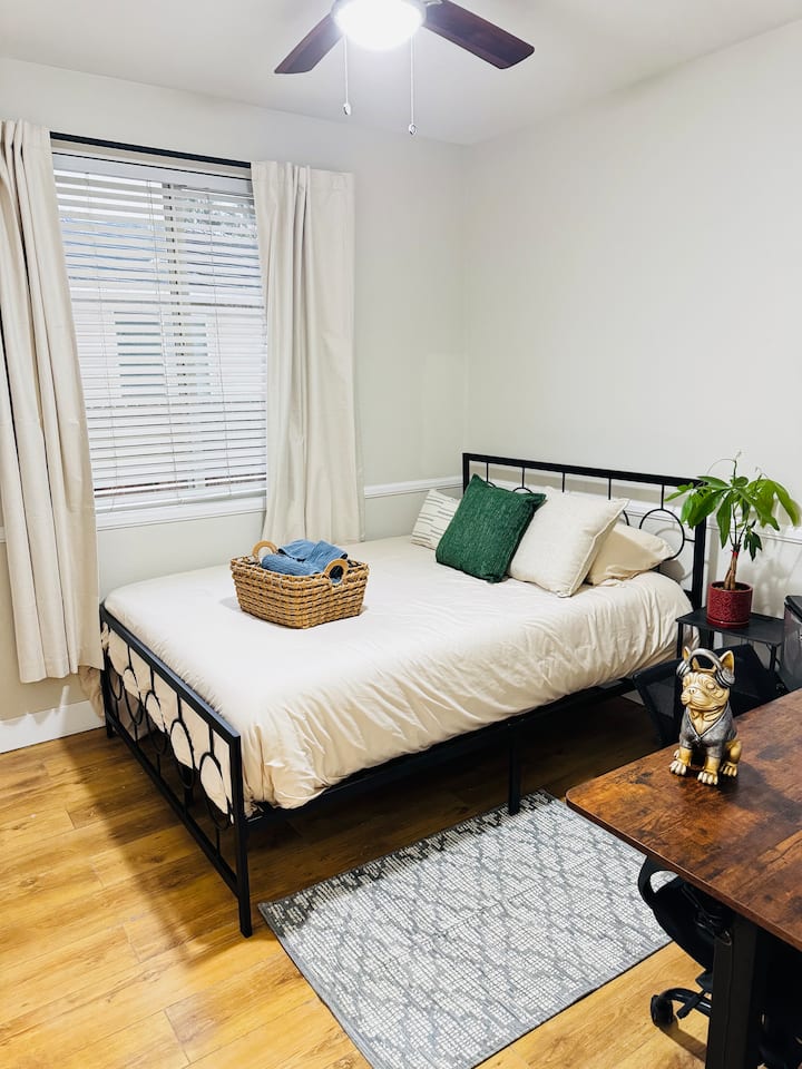 Cozy Private Room R1-tv, Desk + Mini-fridge By Vvc - Apple Valley, CA