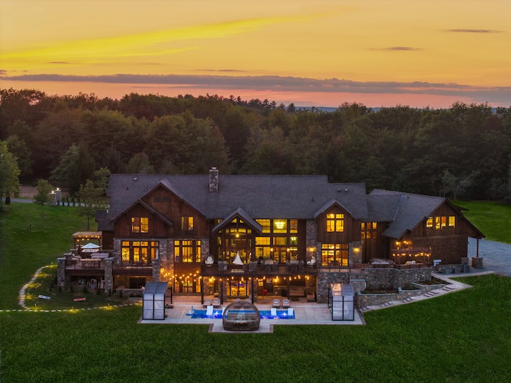 Pinnacle Pointe | Year-round Pool Spa Lake Theater - Middletown, NY