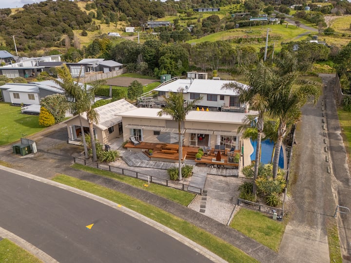 Family Tides Retreat - Whangapoua Holiday Home - Coromandel