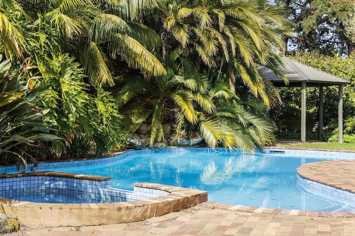 Poolside Palms Oasis - Flinders