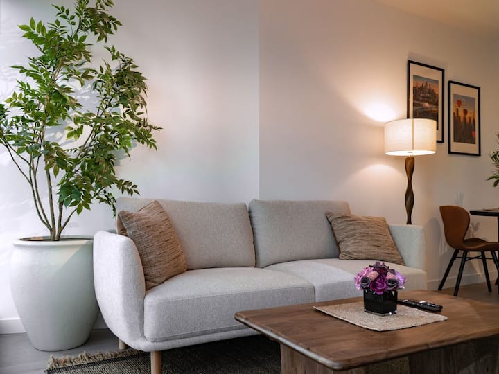 Elegant Cityscape Apartment Premium Amenities - Melbourne